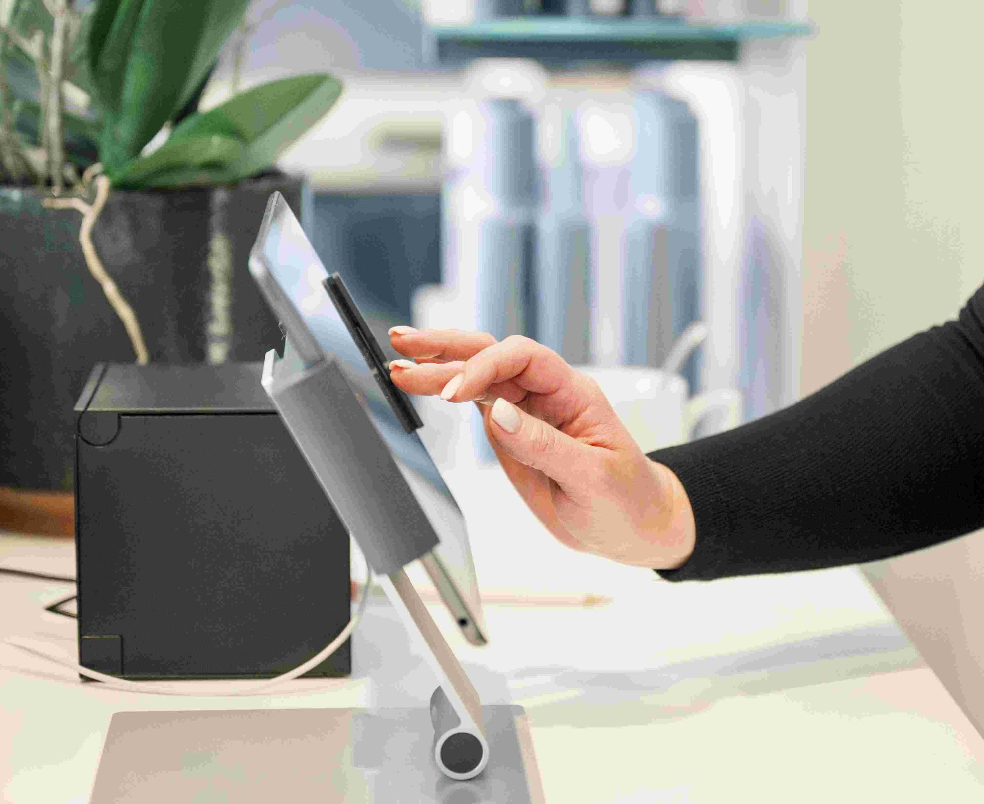 Solve Missed Punches in Retail with hrPad