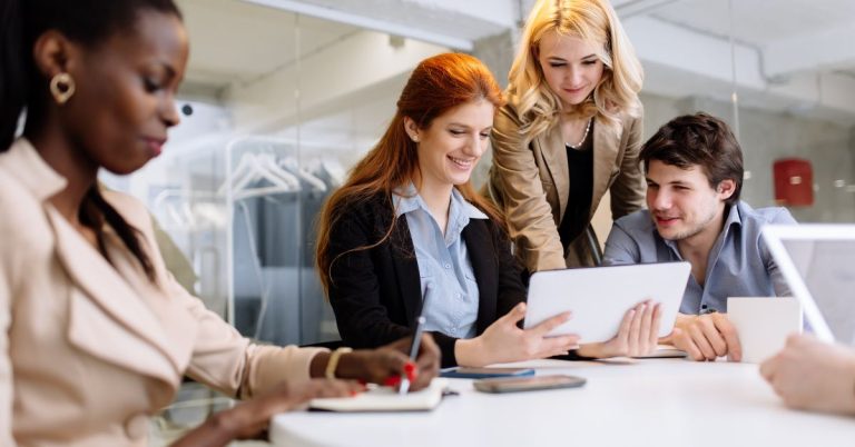 How an Employee Self-Service Kiosk Transforms Retail HR